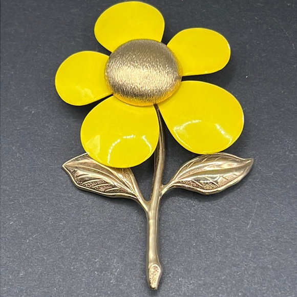 Sarah Coventry | Jewelry | Vintage Sarah Cov Yellow Enamel Flower ...